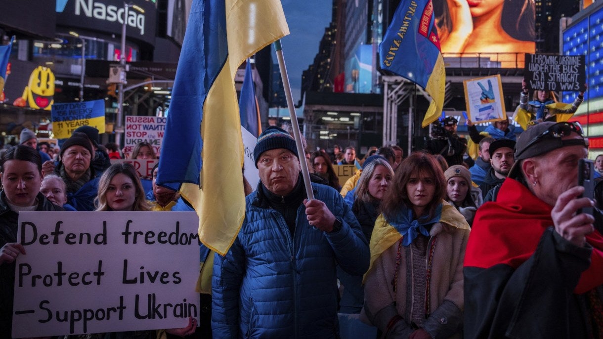 Slim Majorities of Americans Still Support Aiding Ukraine | Chicago ... Slim Majorities of Americans Still Support Aiding Ukraine | Chicago ...